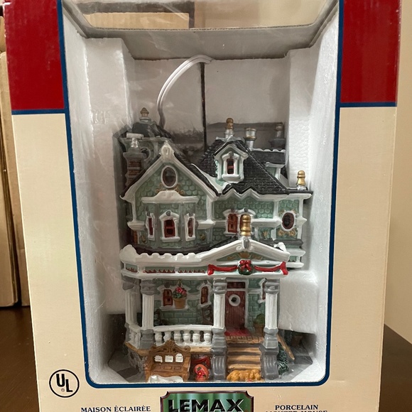 Lemax | Holiday | Lemax 999 Arthurs Manor Caddington Village 94384 ...